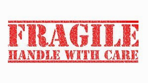 Fragile - pagsasalin sa filipino, kasingkahulugan, pagbigkas, kahulugan ...